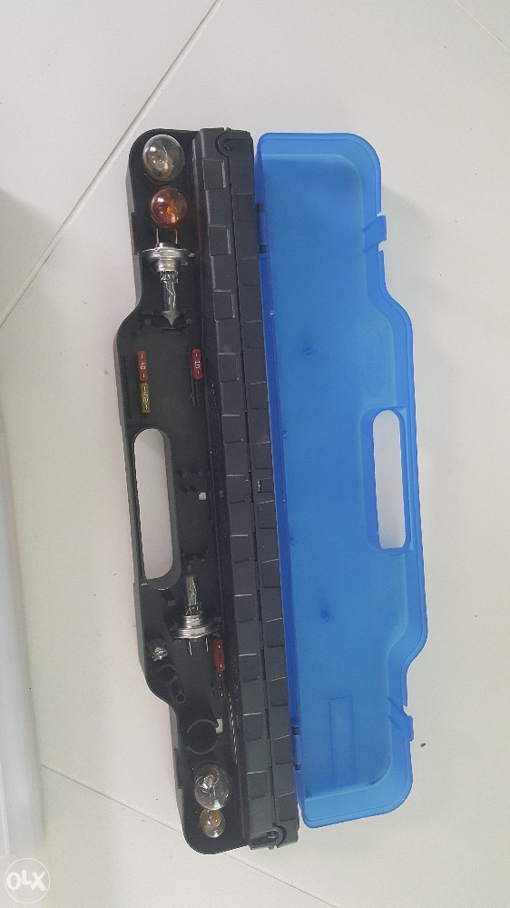 Trokut za auto + sijalice - Alat i pribor - OLX.ba